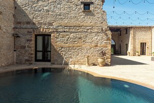 Piscina exterior, da(s) 10:00 à(s) 19:00, espreguiçadeiras 