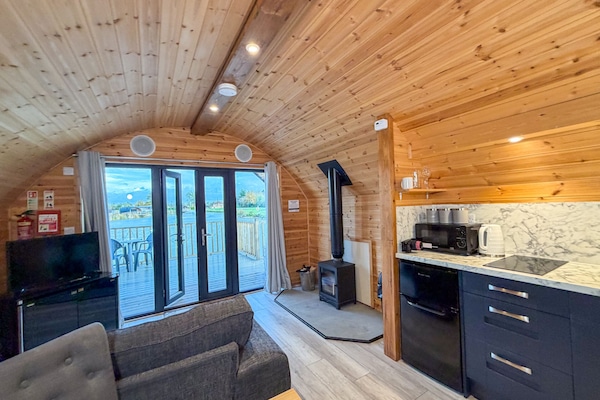 Cabana, suíte, vista para o lago | Entrada da propriedade
