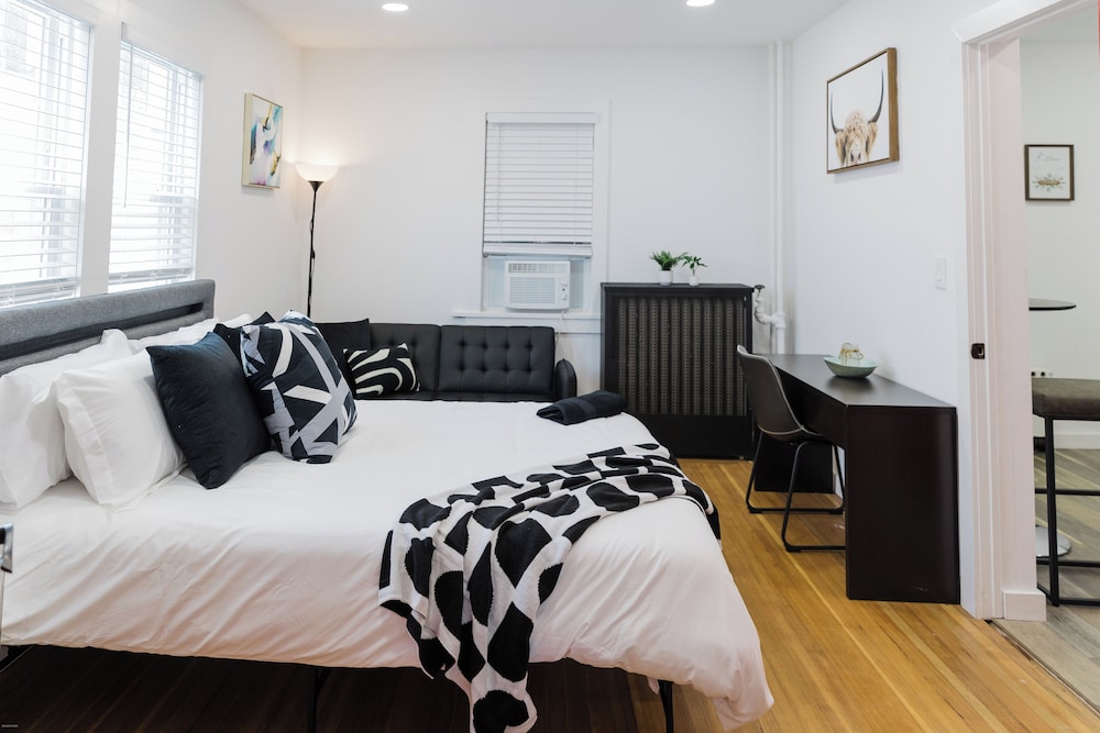 Marvelous 4-bedroom House In Woodlawn Heights, Family Friendly. - New Rochelle, NY