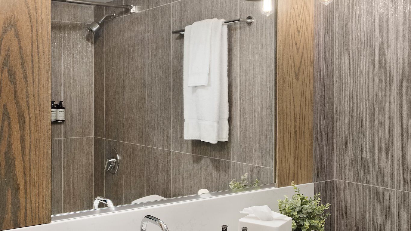 Standard King, Gravity Haus, Heated Pool, Steps From Ski Lifts - Jackson, WY