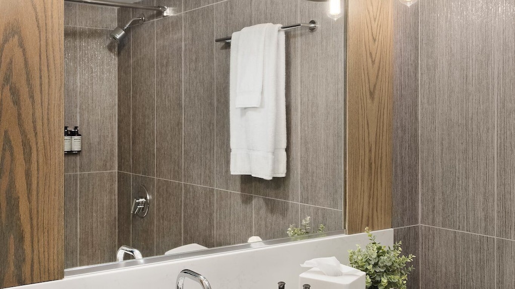 Standard King, Gravity Haus, Heated Pool, Steps From Ski Lifts - Jackson Hole, WY