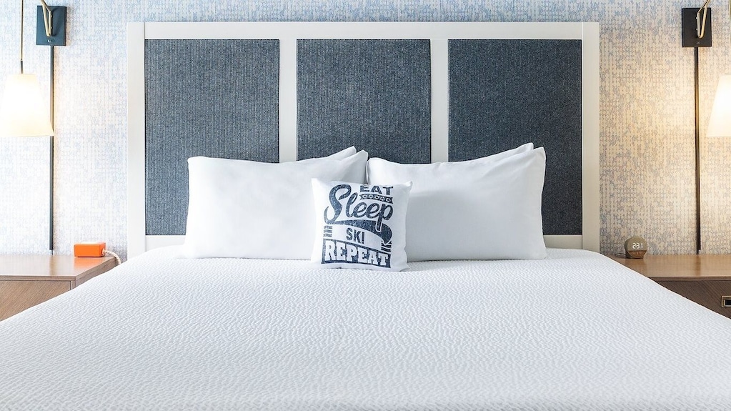 Adventurer's Delight: Ski-in, Ski-out Access & On-site Ski Equipment Hire - Steamboat Springs, CO