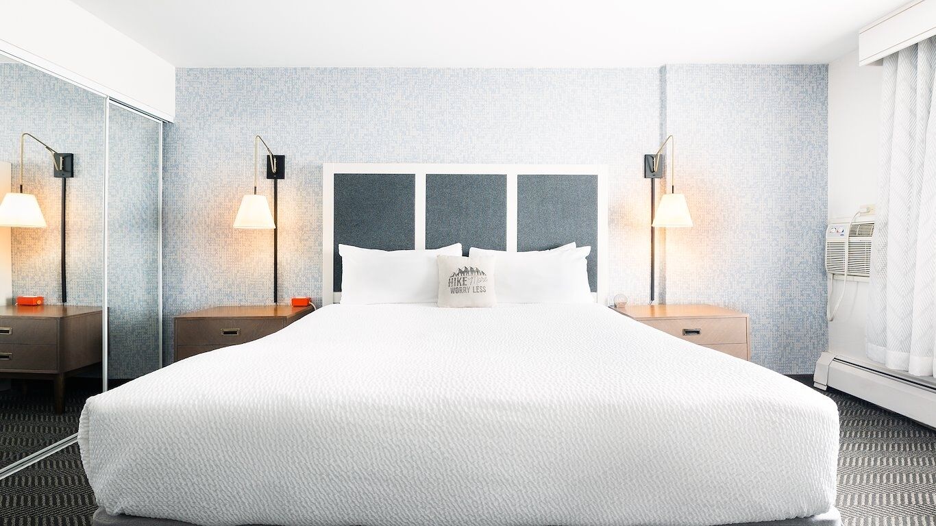 Room W/ Pool View Next To Steamboat Ski Resort - Enjoy Ski Adventures - Steamboat Springs, CO