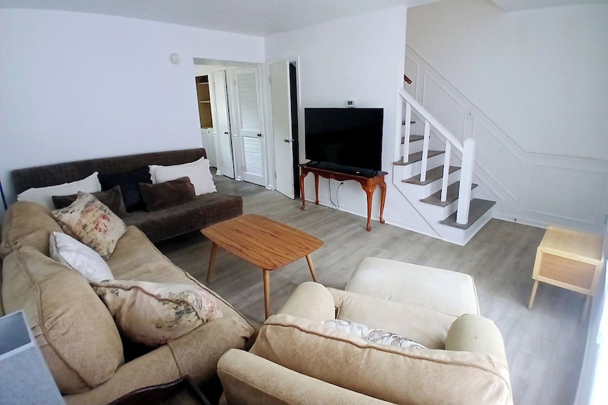 Updated 2br + Fenced Yard Near Rtp & Downtown Apex - PNC Arena