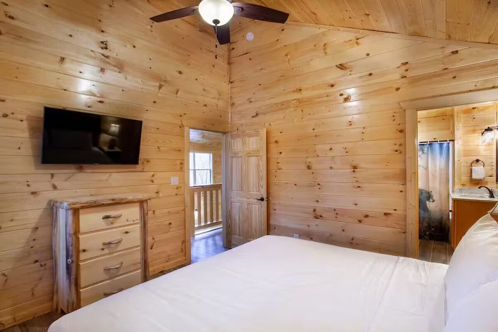 Newly built Luxury cabin with a Game Room, Private Indoor Pool, Hot Tub ...