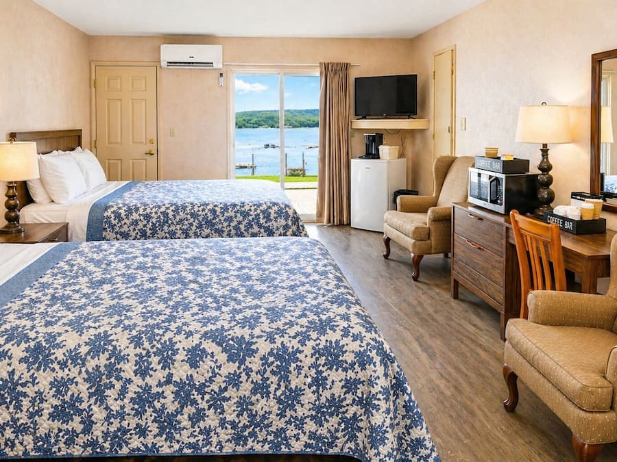 Quarto Duplo Comfort | Secretária, secretária adequada para computadores portáteis