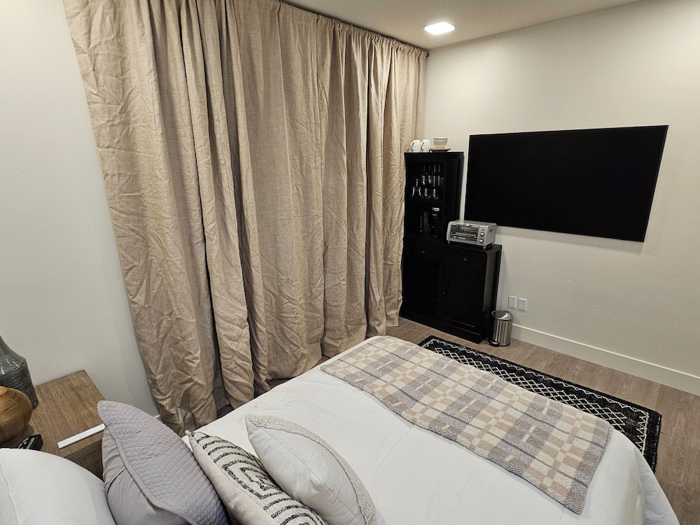 Cozy 3-bedroom Apartment With Ac And Wifi In Peaceful Los Alamos - Los Alamos