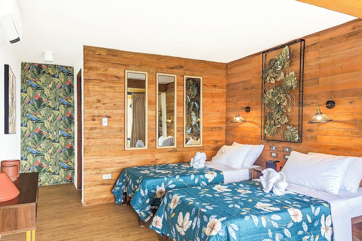 Quarto casal superior, 2 camas de solteiro, para não fumantes, vista para o oceano | Wi-Fi de cortesia
