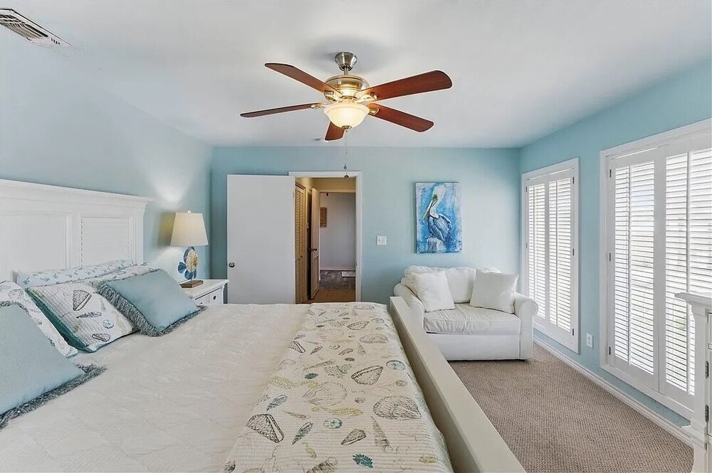Large 4 bedroom/4 bath Key Allegro canal home.1 block to bay. W/ boat ...