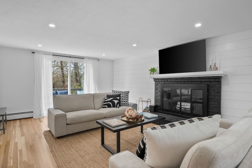 Stunning Cape Home Near Chatham - Cape Cod Rail Trail, Brewster