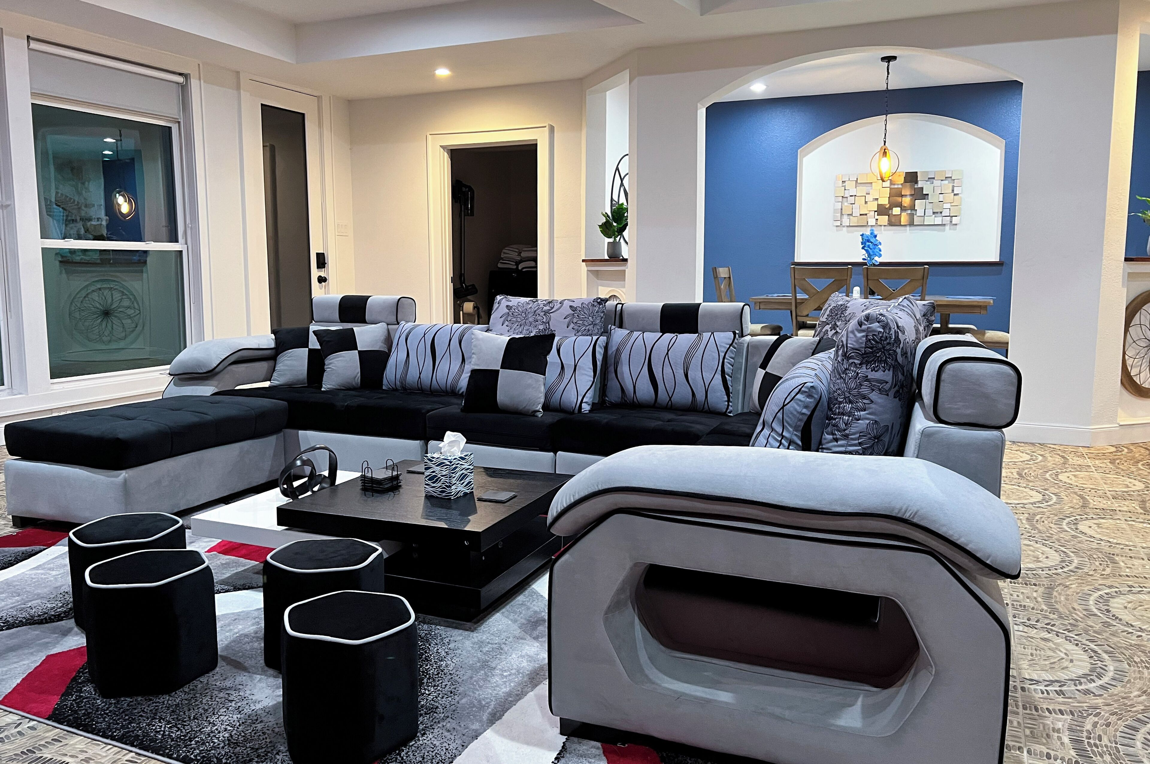 Luxury Spanish Style Getaway With Movie Theater, Ping Pong, & More! Sleeps 19! - Houston, TX