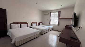 Quarto Familiar | Secretária, cortinas/cortinados opacos, Wi-fi grátis