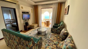 Apartamento Familiar | Sala de estar | Smart TV de 24 polegadas com canais digitais