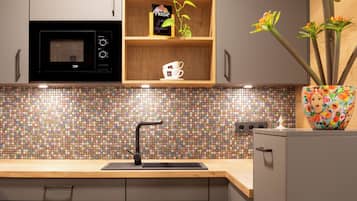 Quarto casal conforto | Cozinha privada | Chaleira elétrica, cadeirão de bebê