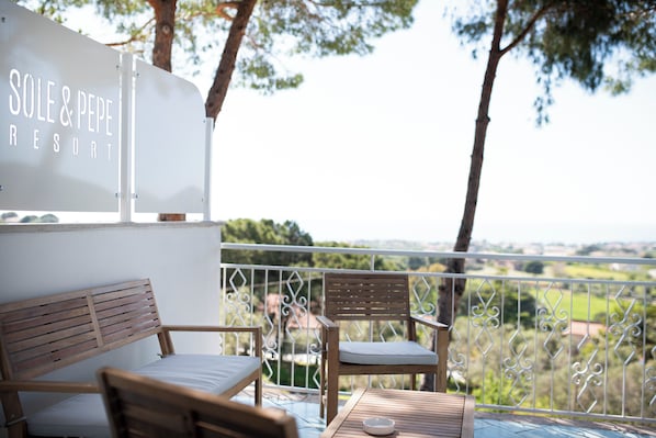 Pozzillo | Cortinas blackout, quartos à prova de som, ferros/tábuas de passar roupa