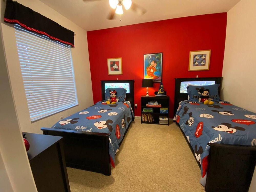Awesome condo just two miles from Walt Disney World with many amenities ...