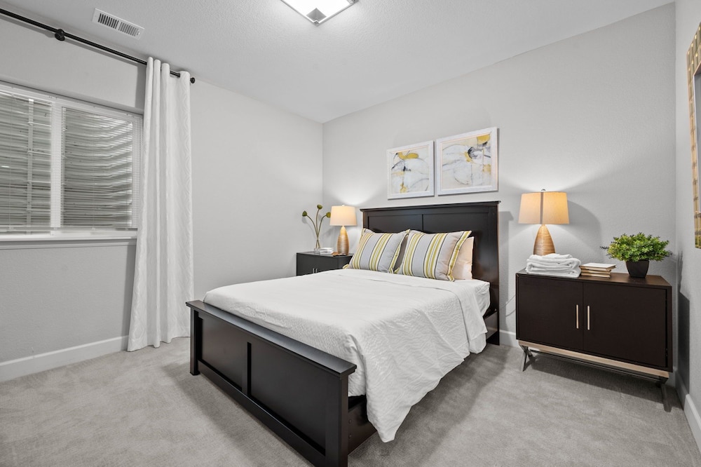 Pet Friendly New Luxury home on Buffalo Run Golf Course - Pool Table ...