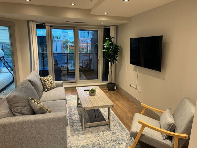 Stylish Central Two Bed, Parking - 핼리팩스 카운티
