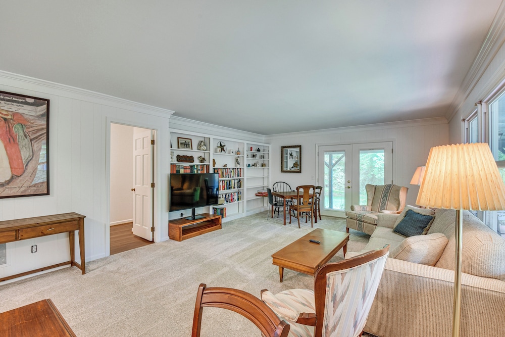 Spacious Home W/ Porch, 4 Mi To Downtown Clemson! - Clemson, SC