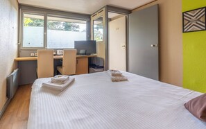 Quarto Duplo Standard, 1 cama de casal | Berços/camas para crianças, internet com fios grátis 