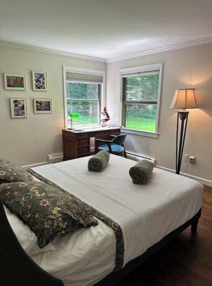 Nature's Nest - Indoor/outdoor Forest Retreat; Fire Pit; Fireplace; Onsite Brook - Litchfield, CT