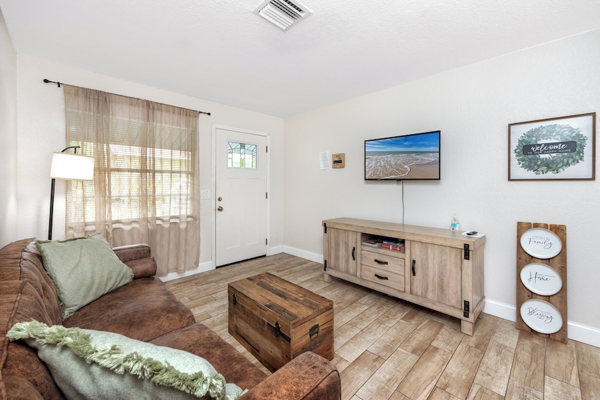 1 Block To Dwnt/7min To Beach/king Bed/free Parking - New Port Richey, FL