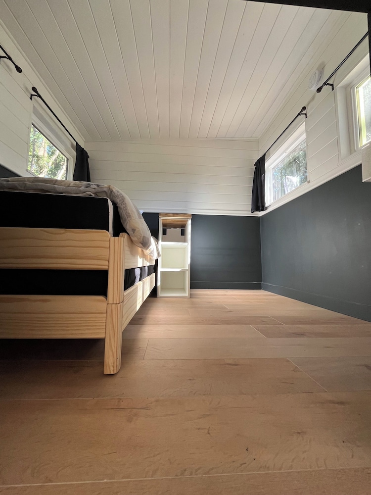 Malaspina Strait Tiny Home - British Columbia
