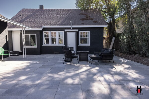 Remodeled 1920s Bungalow & Retro Casita - Mesa, AZ