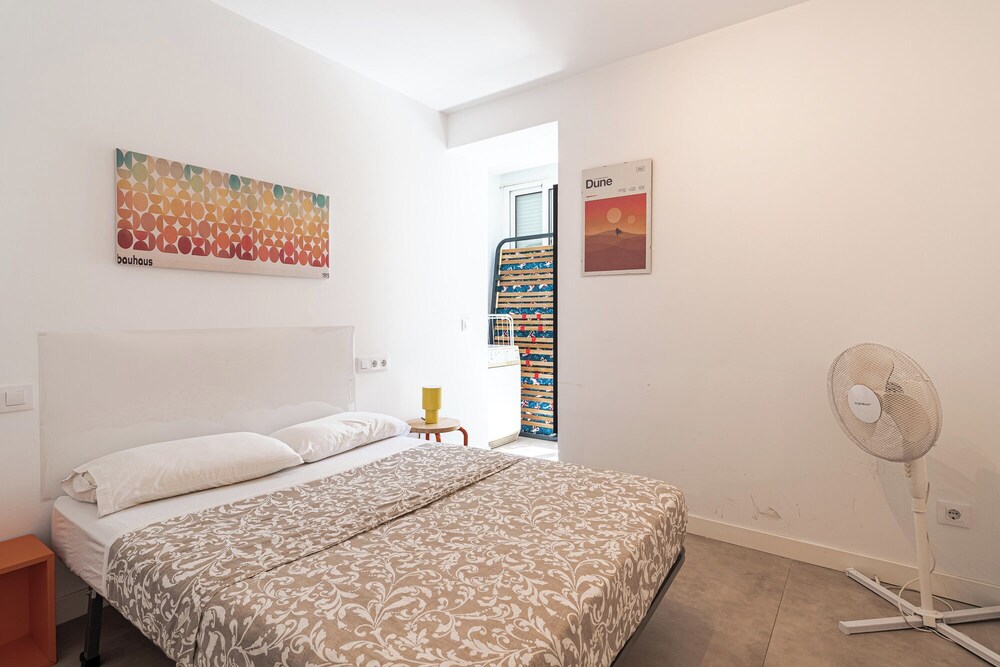Apartamento Recién Reformado en las 4 Torres + IE - Madrid | Stayz