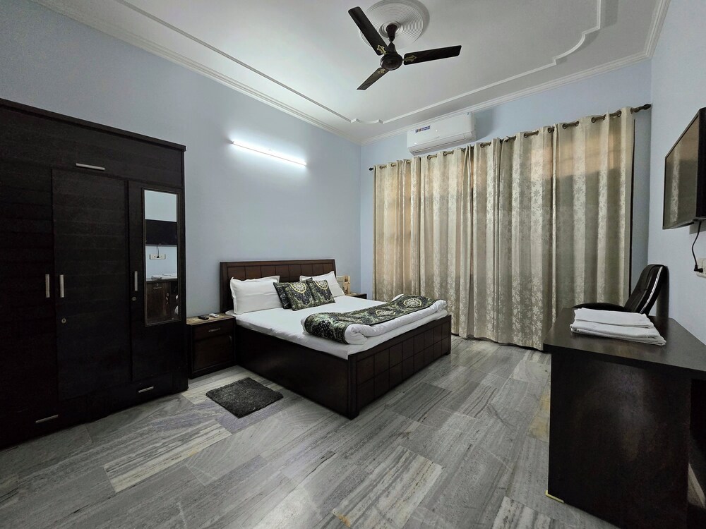 Kanwar Homestay - Posh/wifi/kitchen/gardens/carpark - Amritsar
