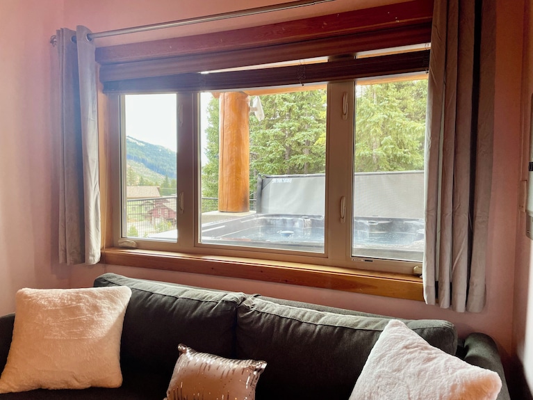 True Ski In/out With Private Hot Tub And Valley Views - Okanagan-Similkameen