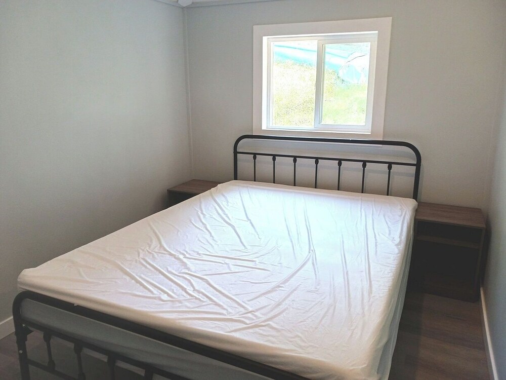 LAKEFRONT COTTAGE #1 - PRINCE EDWARD COUNTY - LAKE CONSECON RESORT ...