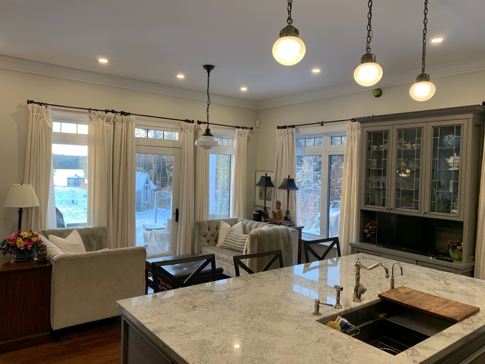 Bright, Beautifully Renovated Lake-front Cottage Just North Of Huntsville. - Huntsville