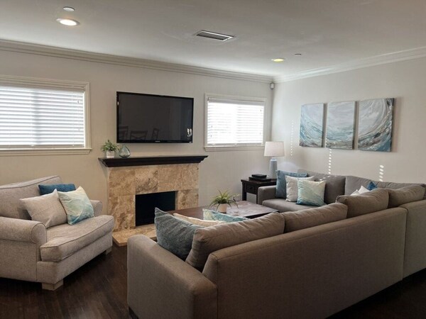 Gorgeous Pool Home 1/2 Mile Walk To Disney - Anaheim