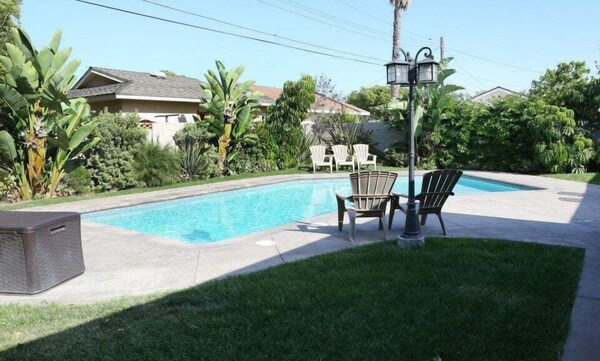 Lovely Anaheim Pool Home 1 Mile To Disney - Anaheim, CA