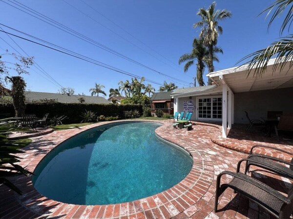 Anaheim California, Beautiful Pool Home, Short Walk To Disney - Anaheim, CA