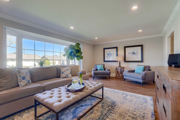 Gorgeous Upgraded 5 Bedroom & 3 Bath Home With Pool - Orange, CA