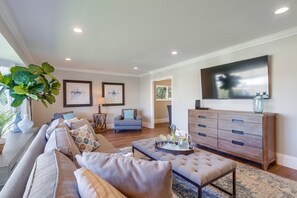 Casa, várias camas, acesso à piscina, vista para a piscina (Destination #44) | Sala de estar