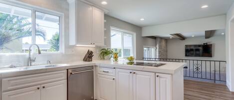 Casa, várias camas, acesso à piscina, vista para a piscina (Destination #44) | Cozinha privada | Uma cafeteira/bule, uma chaleira elétrica