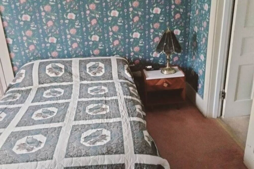 Quaint Victorian Style Getaway In Norwalk Ohio - Monroeville, OH