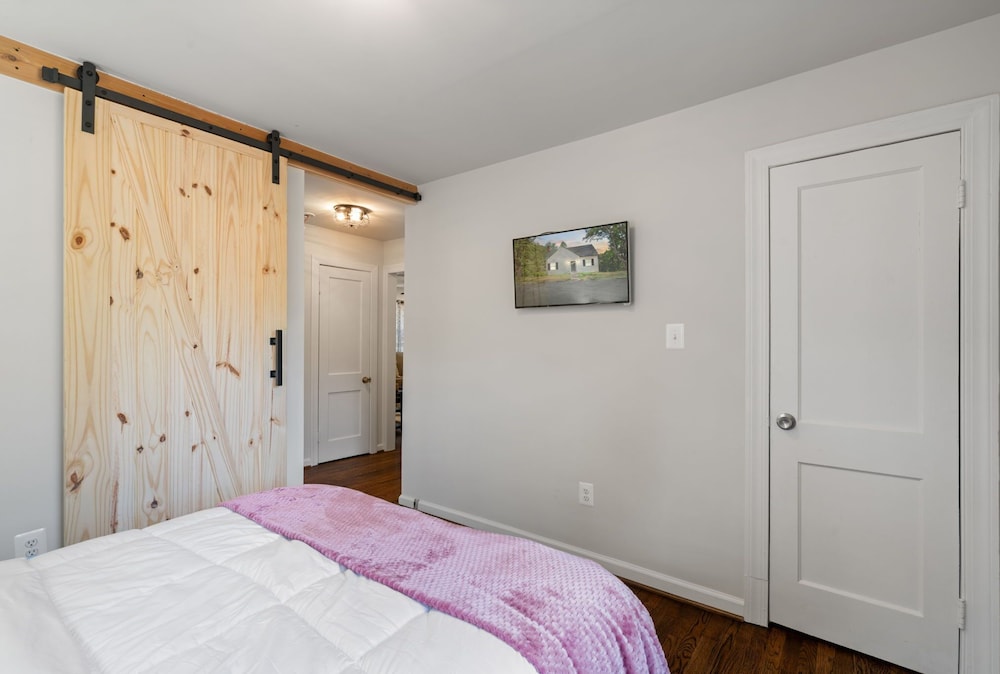 Peaceful Hideaway In The Heart Of It All! - Fredericksburg, VA