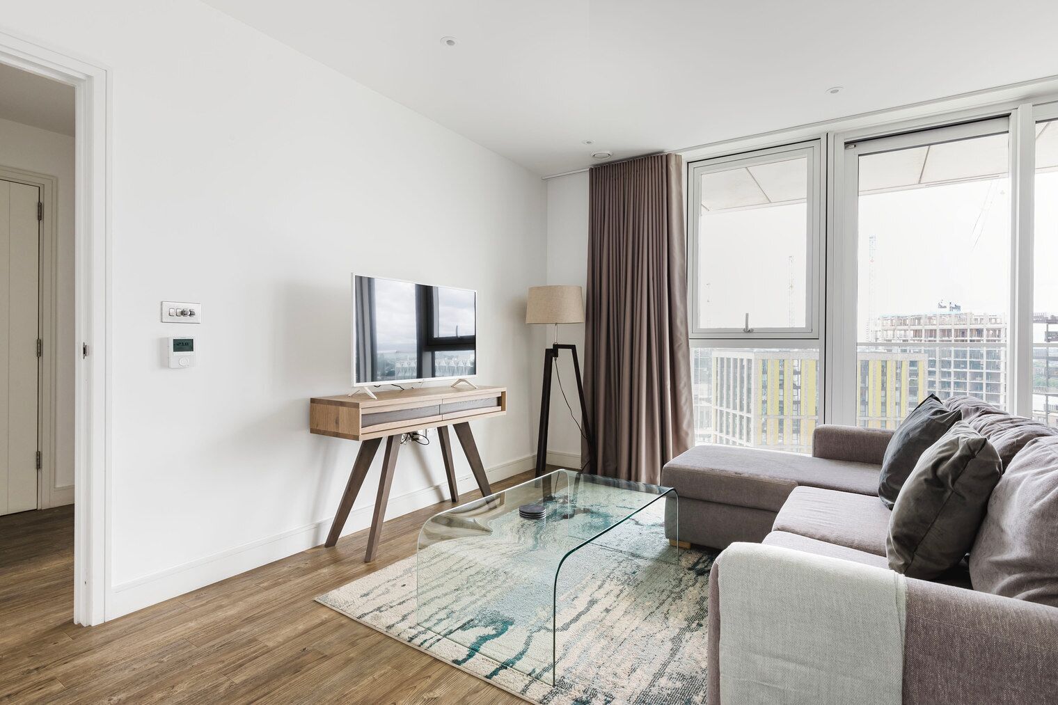 Ideal Vauxhall 1br W/ Balcony & Elev, Nr Gyms & Shops, By Blueground - Londres