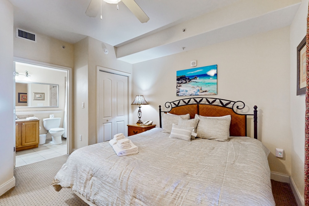 Lakefront condo with beautiful views, wifi, central AC, shared pool ...