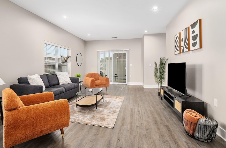 Modern New Build 4br 4ba ( 2 Condos) Garage/patio - Wyoming, MI