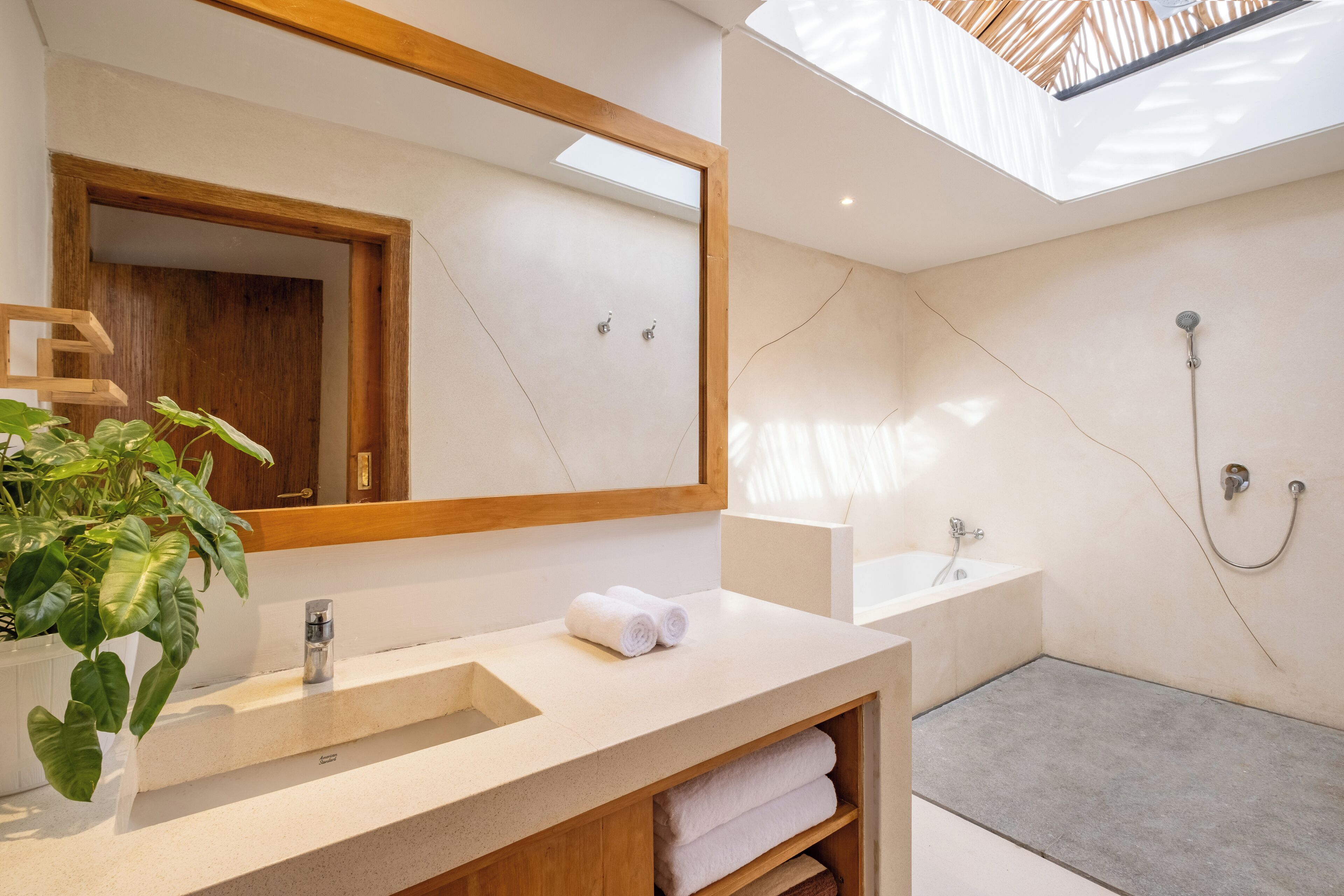 Villa Deluxe, 3 quartos | Casa de banho | Um chuveiro fixo, artigos de higiene pessoal grátis 