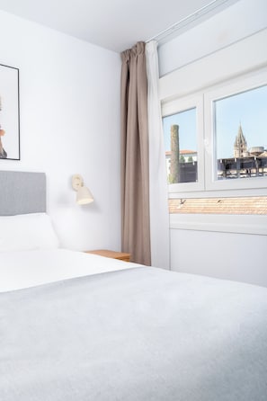 Apartamento famĂlia, 1 quarto, sacada | 1 quarto, individualmente decorados, individualmente mobiliados