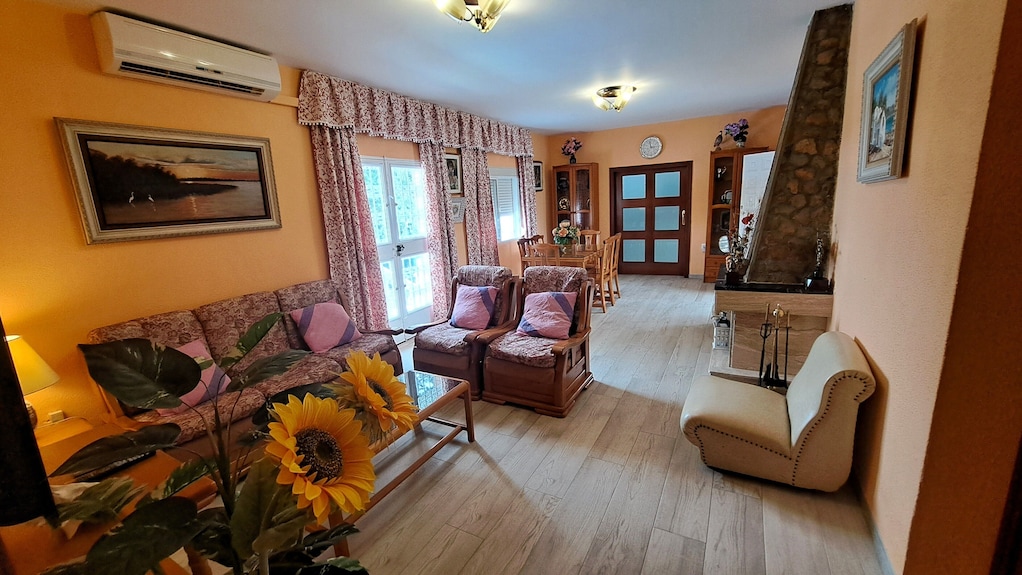 A 10 Minutos De Sevilla.\nchalet Independiente, Con Piscina Y Muy Tranquilo - Alcalá de Guadaíra