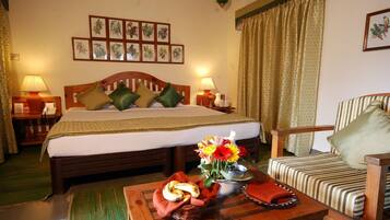 1 quarto, secretária, secretária adequada para computadores portáteis