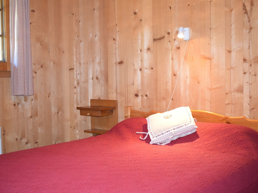 Ski-in/ski-out Savoyard Chalet With Mountain Views And Modern Amenities - Verchaix