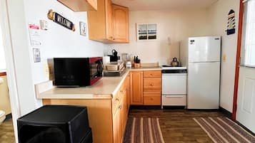 Suite-Estúdio Premium | Cozinha privada | Minifrigorífico, um micro-ondas, uma cafeteira/bule